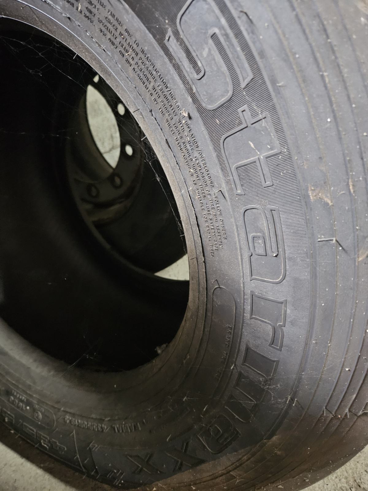 Gume sa felgama i osovine saf