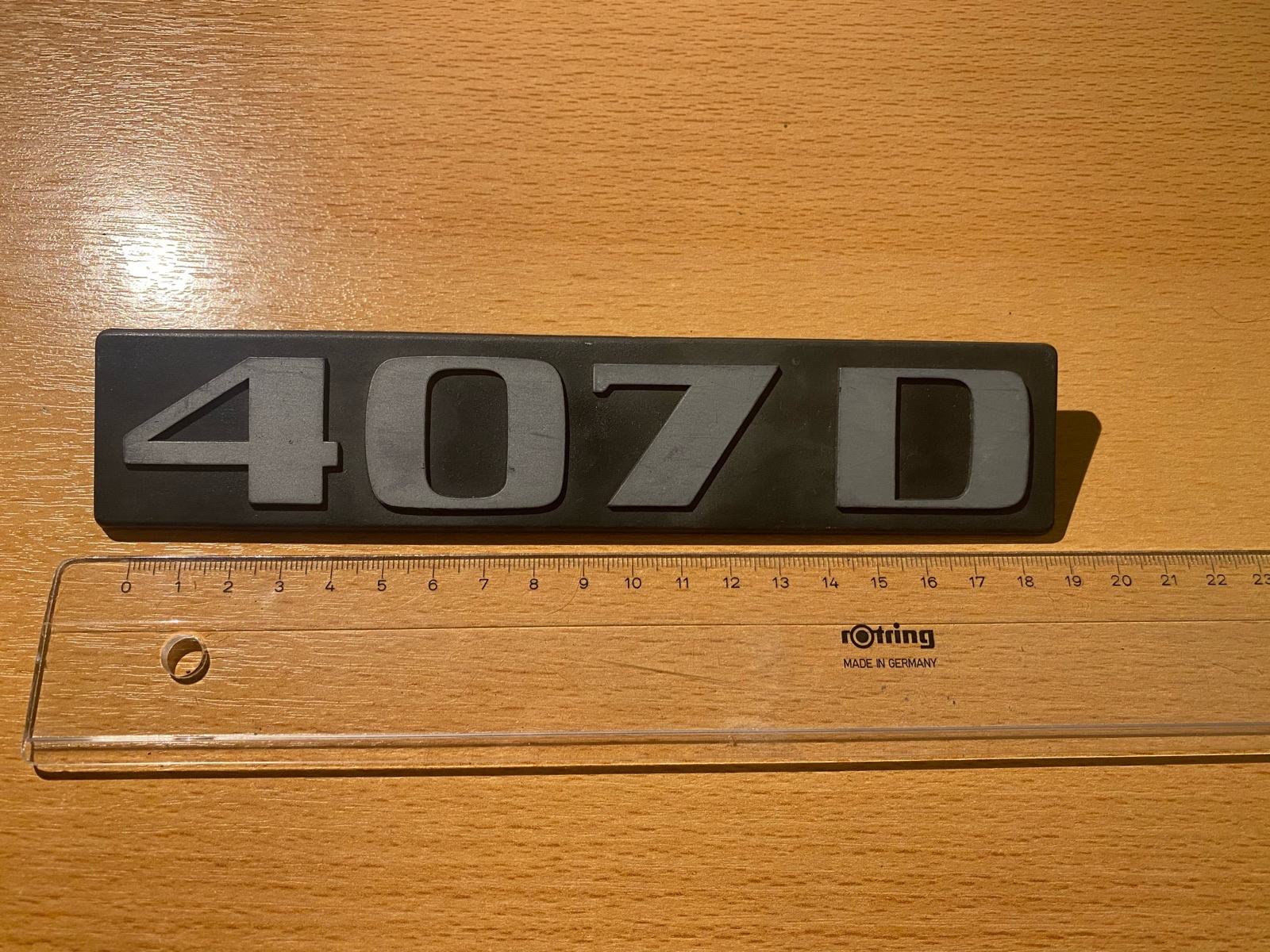 Mercedes 407D - natpis