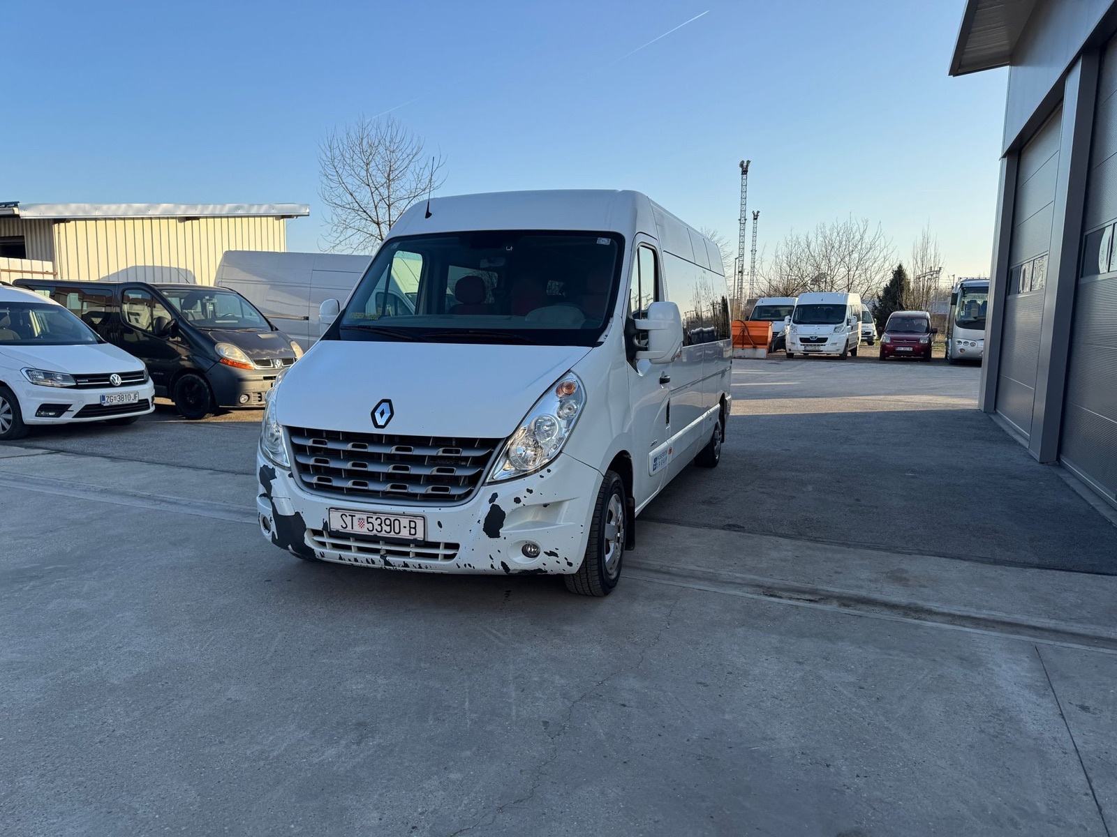 Renault Master bus