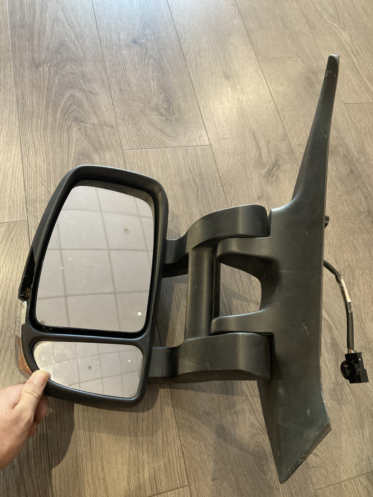 Renault Master, šasija kamion, lijevi retrovizor