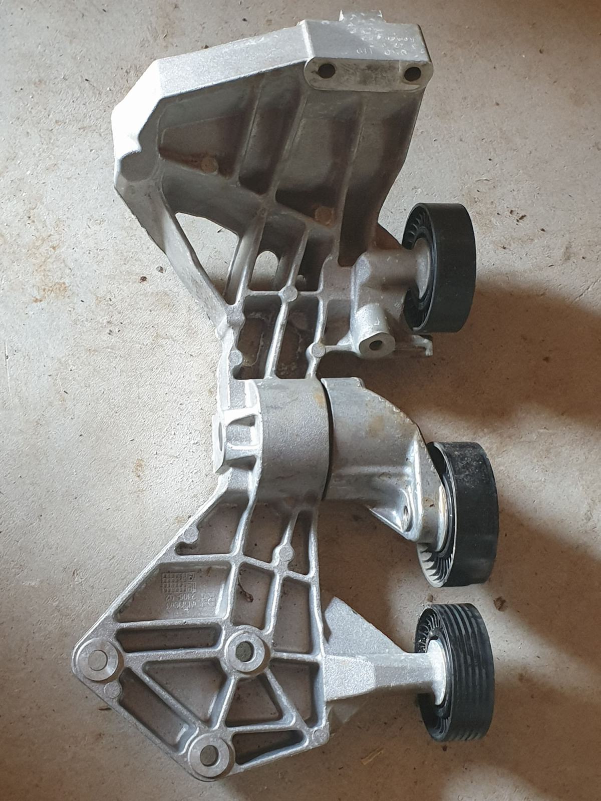 Zatezači klinastog remena s nosačima za Mercedes A klase