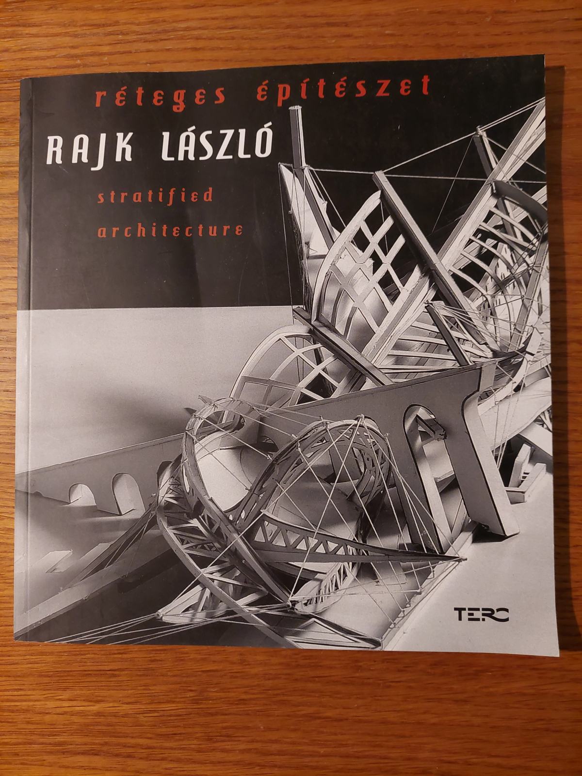 Réteges épitészet - Rajk LÁSZLÓ / Book design : Gábor GERHES