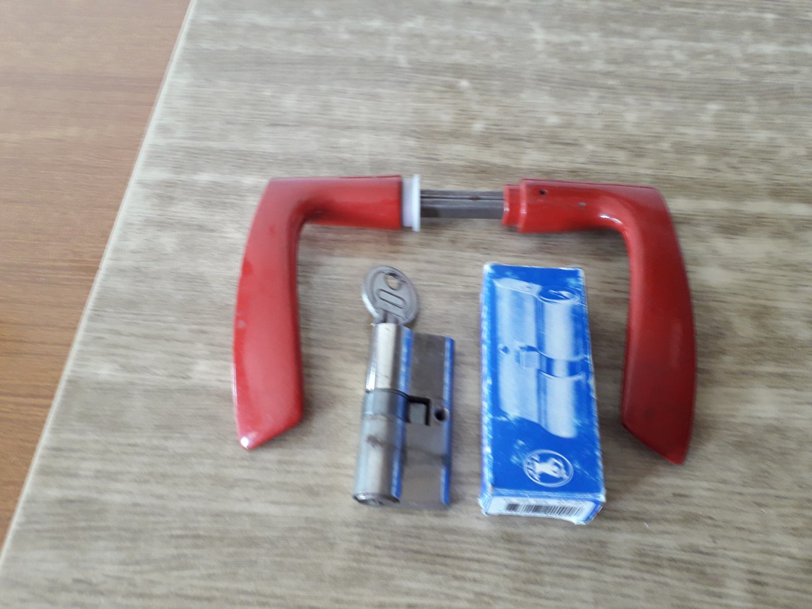 DVA CILINDRA I ŠTEKE ZA VRATA