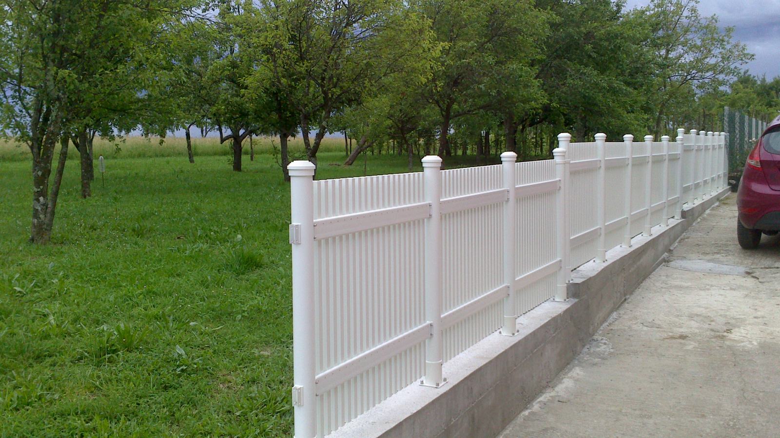 PLASTIČNE Pvc OGRADE I DVORISNA VRATA