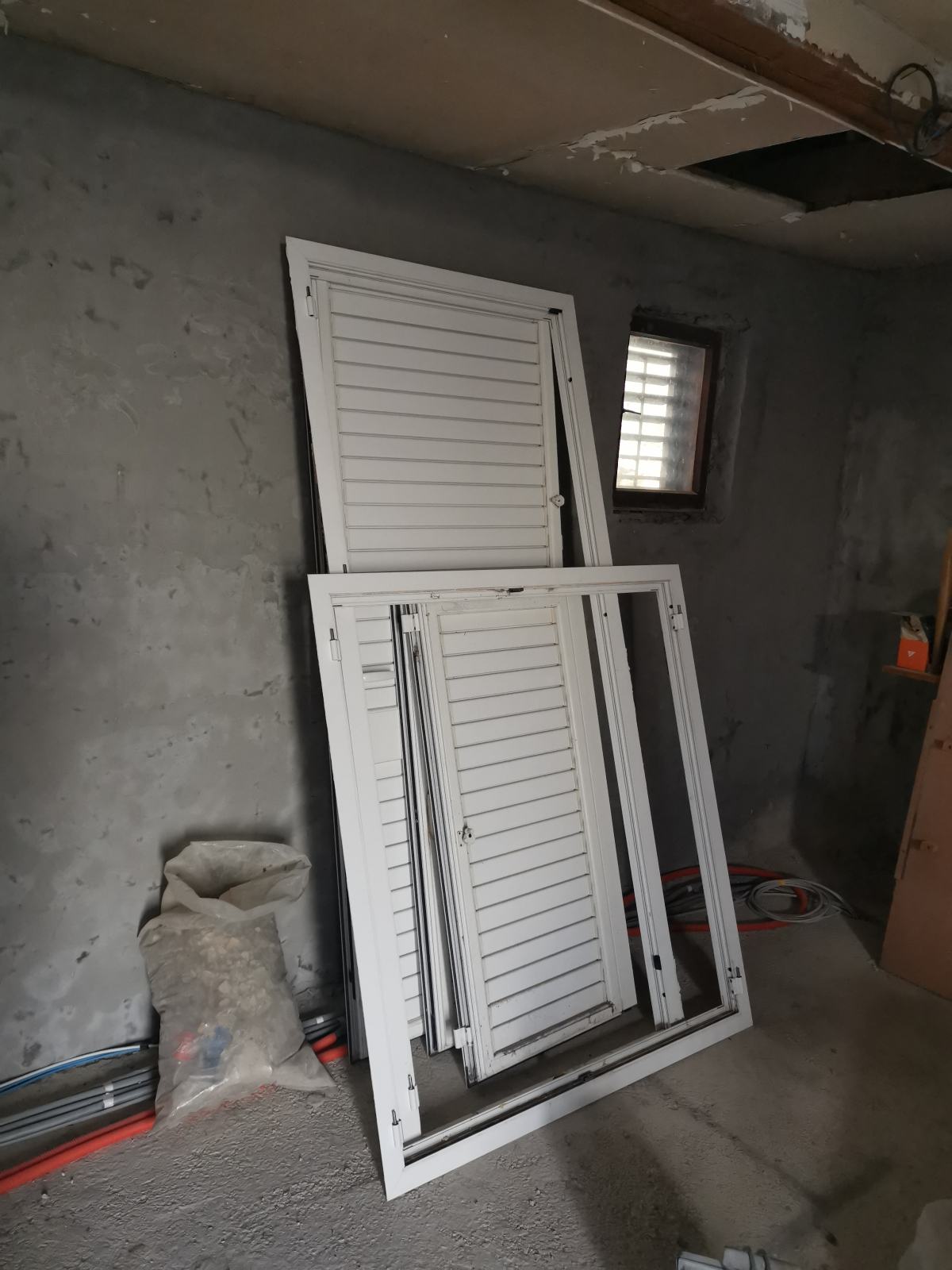 PRODAJEM GRILJE / PERSIJANE ZA PROZOR I BALKONSKA VRATA / 135€