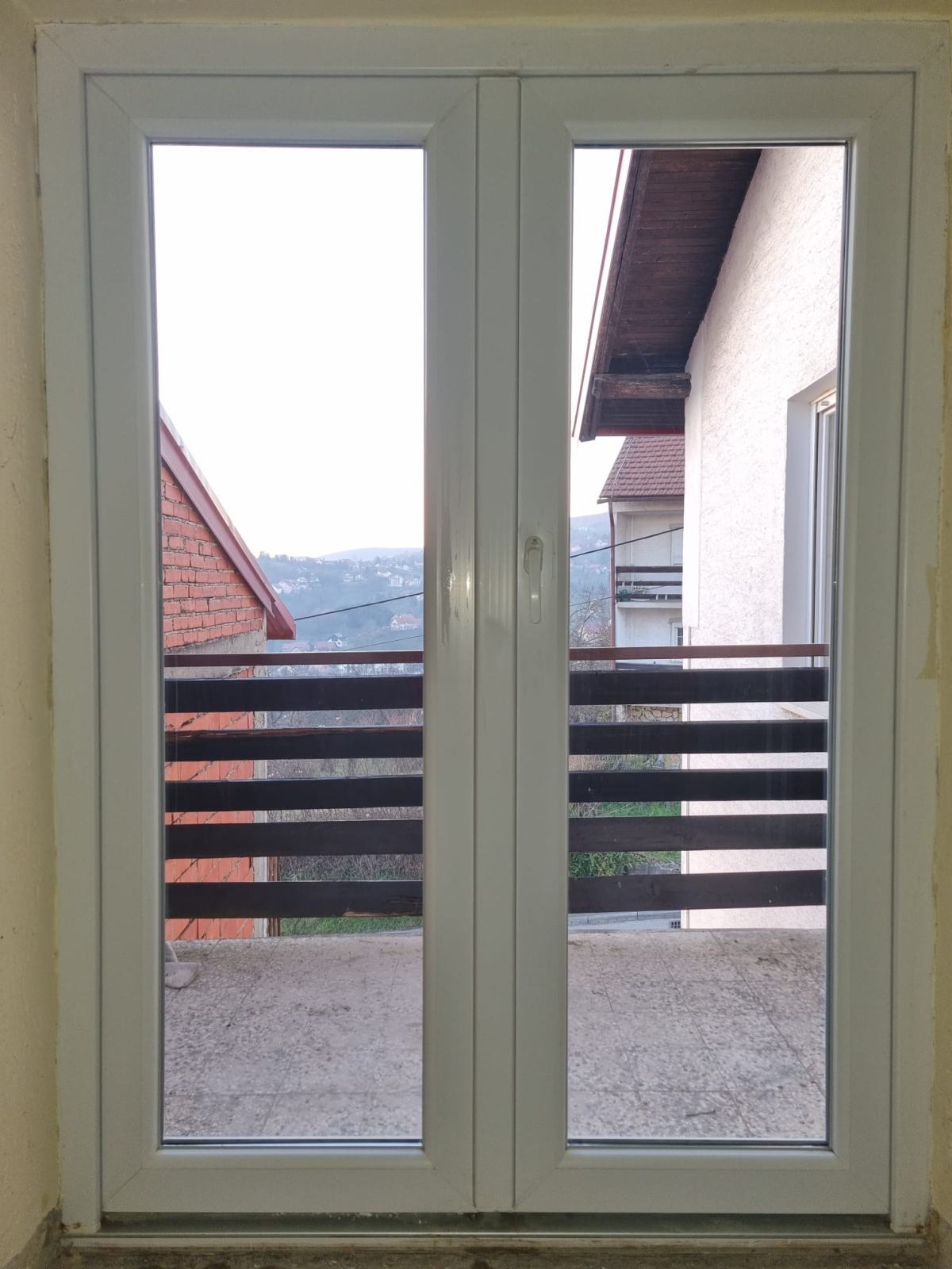 Prodajem rabljenu PVC kajfa stolariju