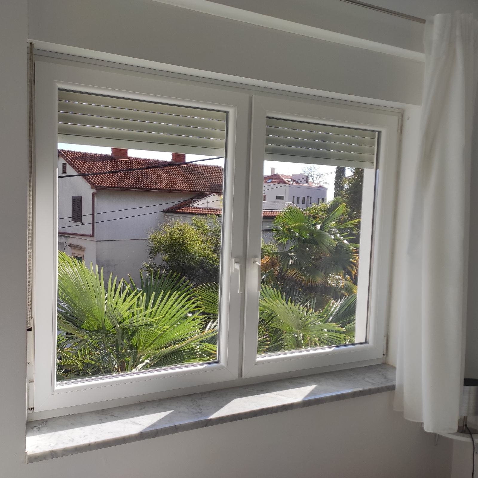 Pvc dvokrilni prozor 180x160 cm sa roletnom