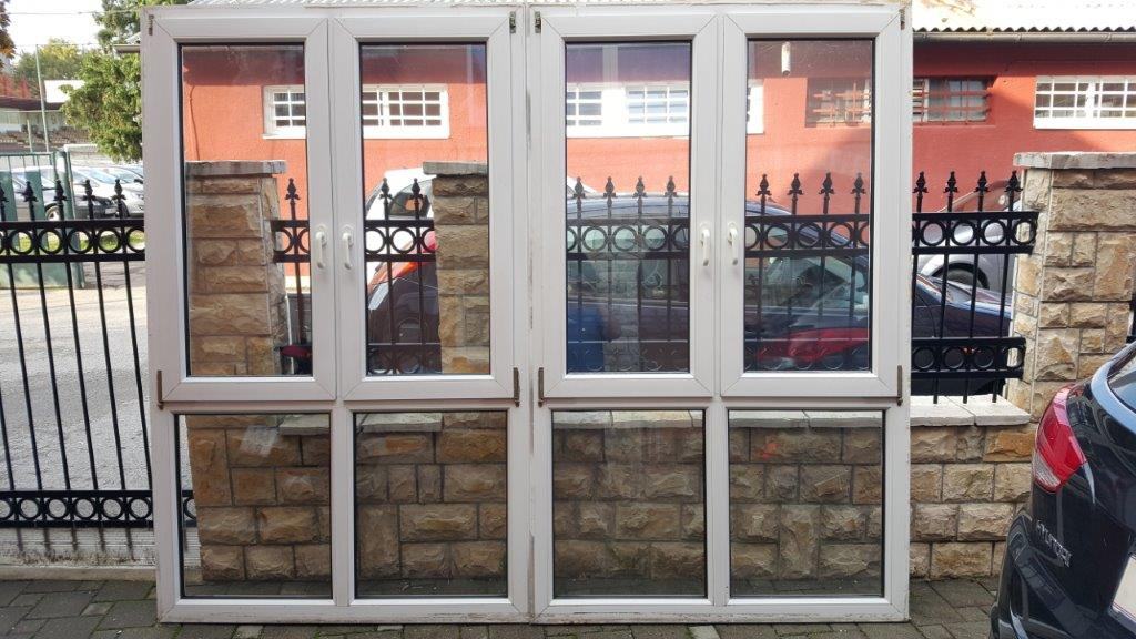 PVC PROZOR S PARAPETOM 2 KOM