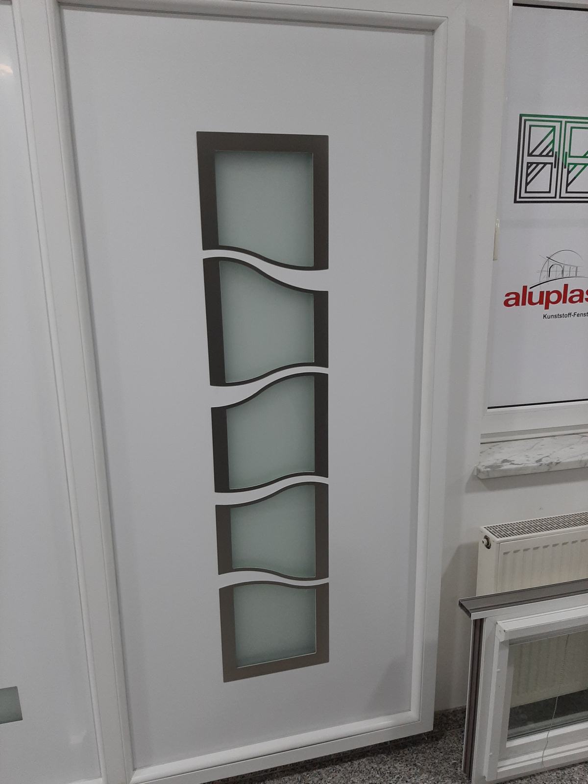 PVC ULAZNA VRATA SALAMANDER SA PREMIUM PANELIMA