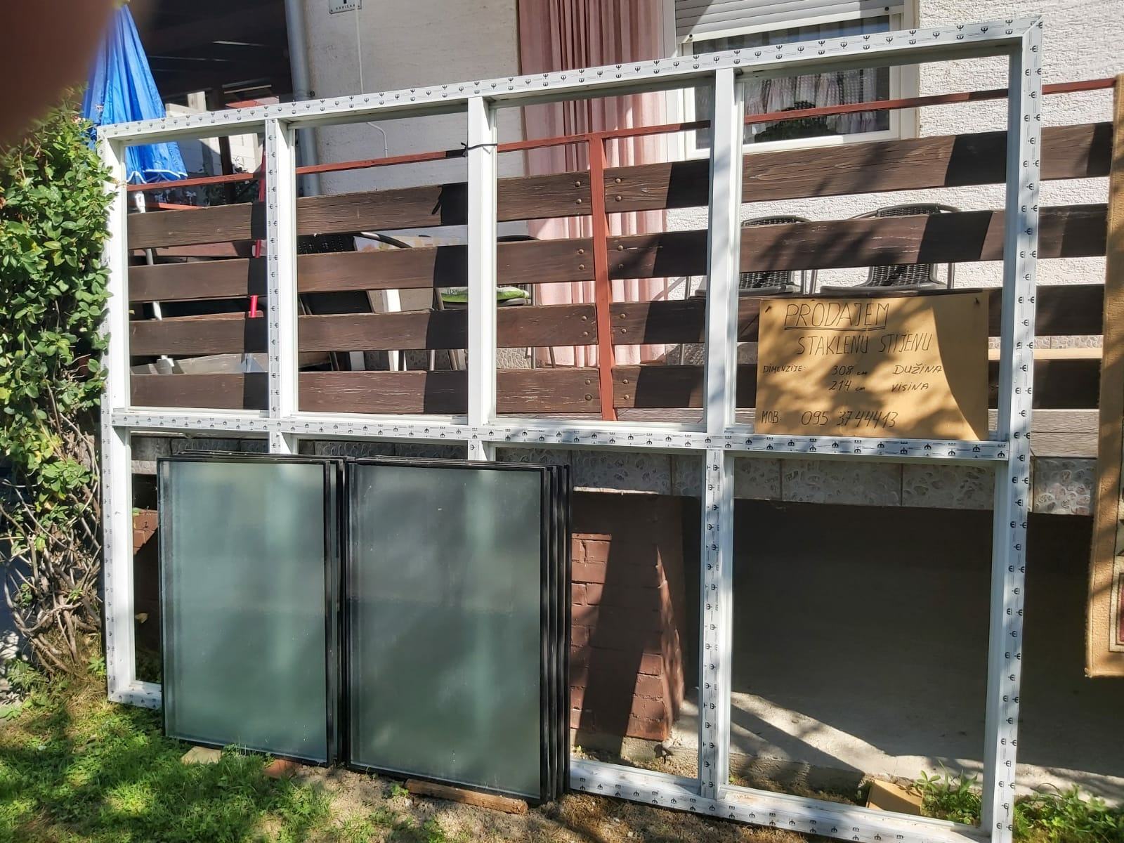 Staklena stijena PVC