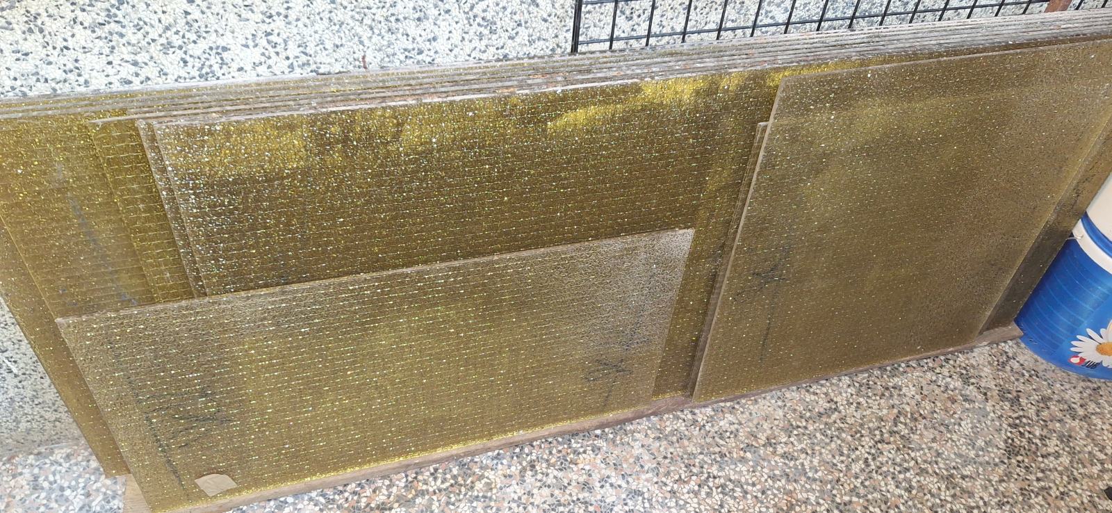 Armirano ornament staklo u boji