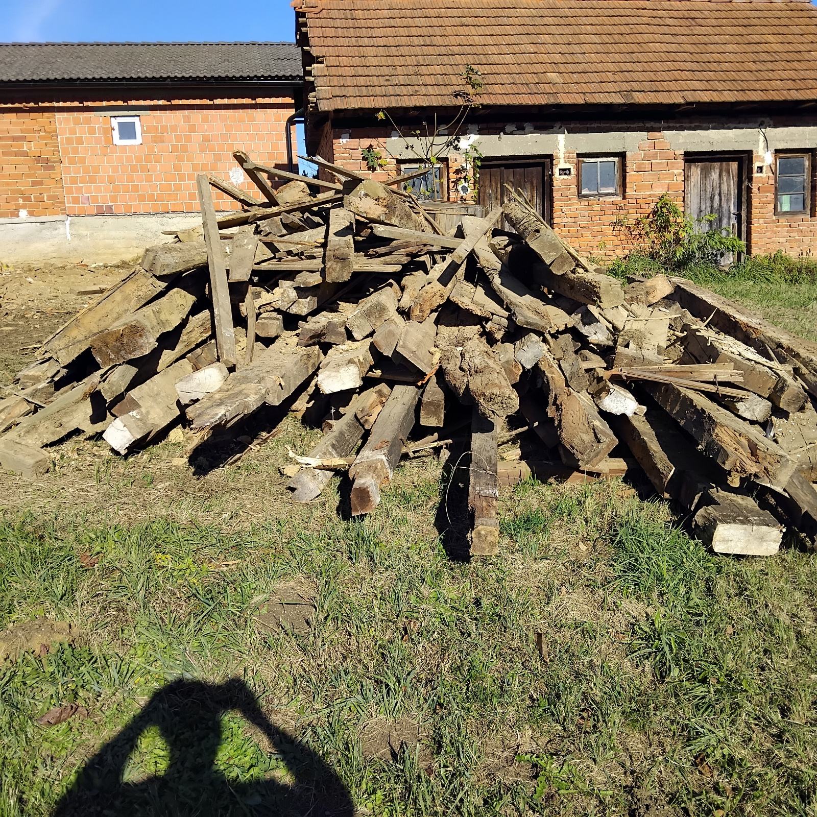 drvena građa,stara kuca