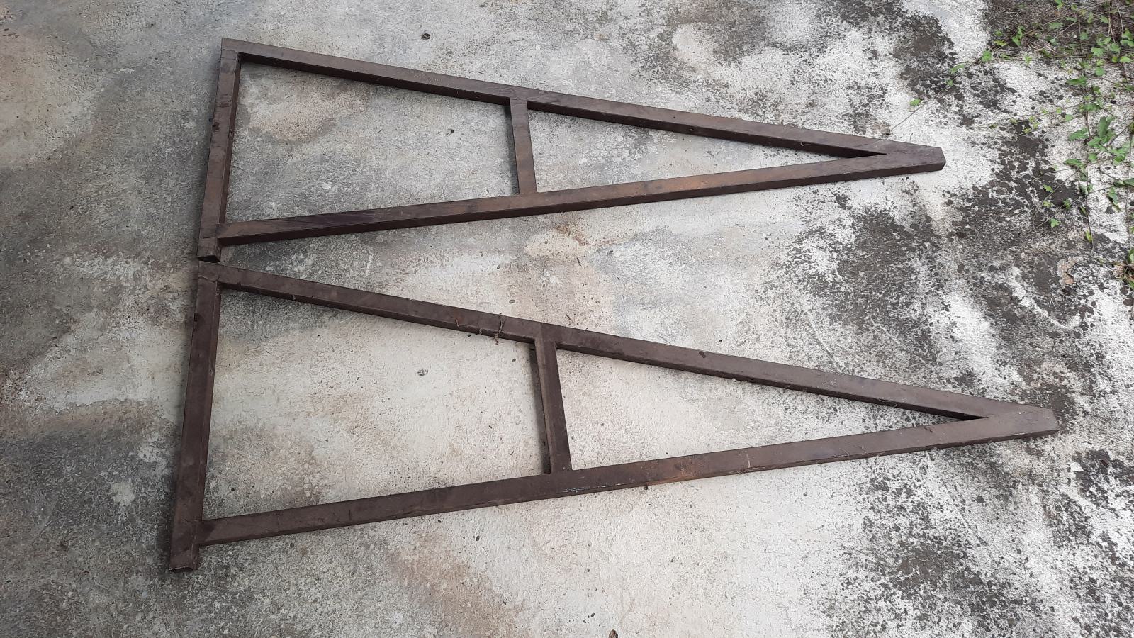 ŽELJEZNI (METALNI) NOSAČI ZA NADSTREŠNICU, ULAZNA VRATA