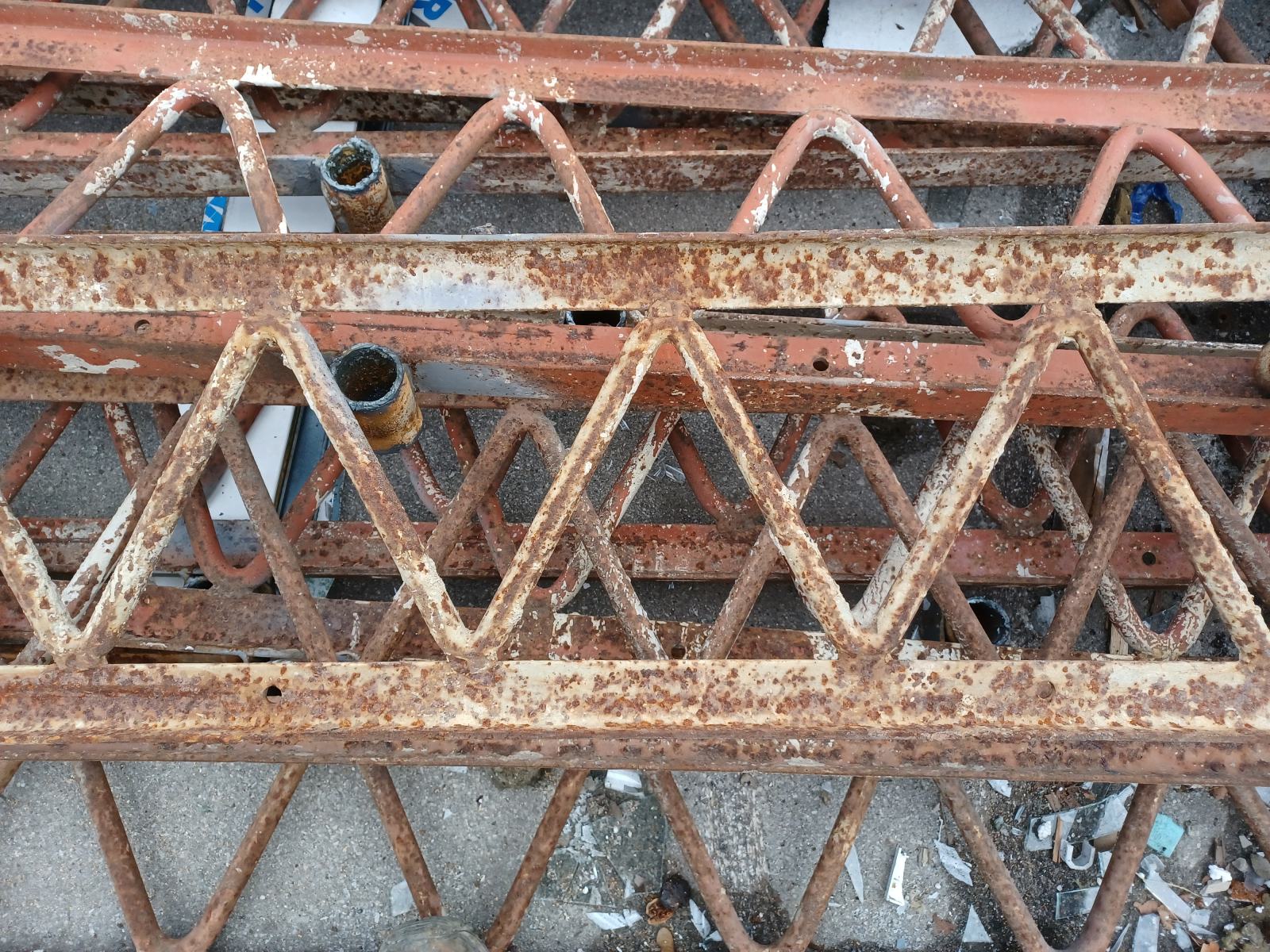 Metalne grede / rogovi HITNO HITNO