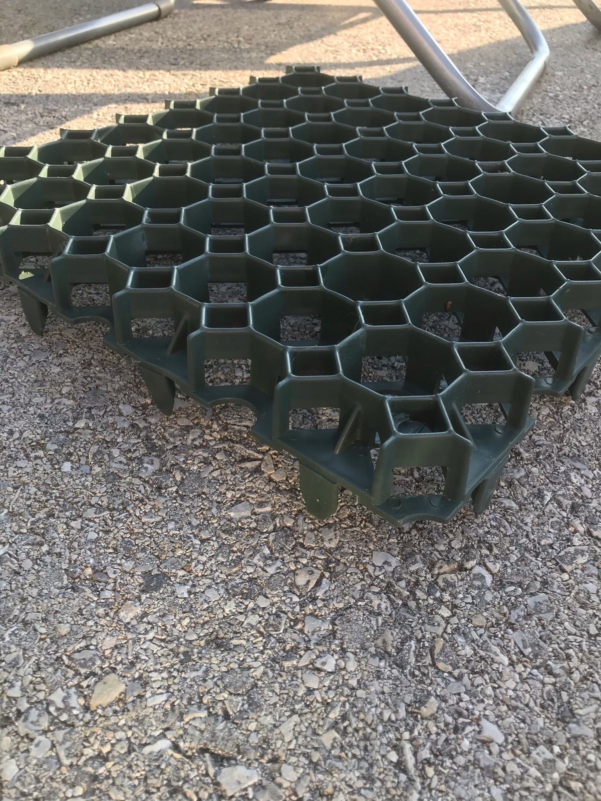 PVC travna rešetka 50x50