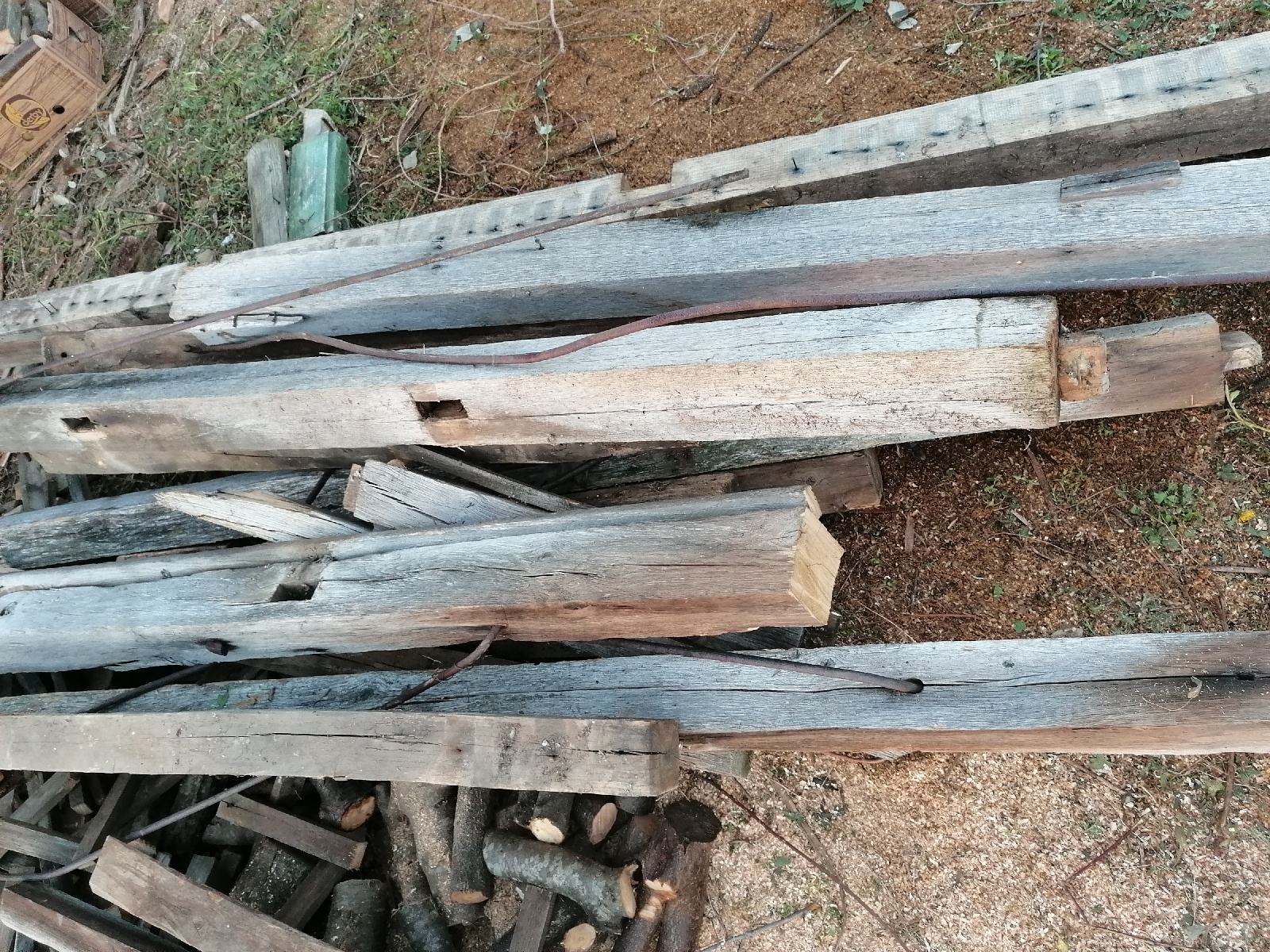 STARI HRAST HITNO 400KN