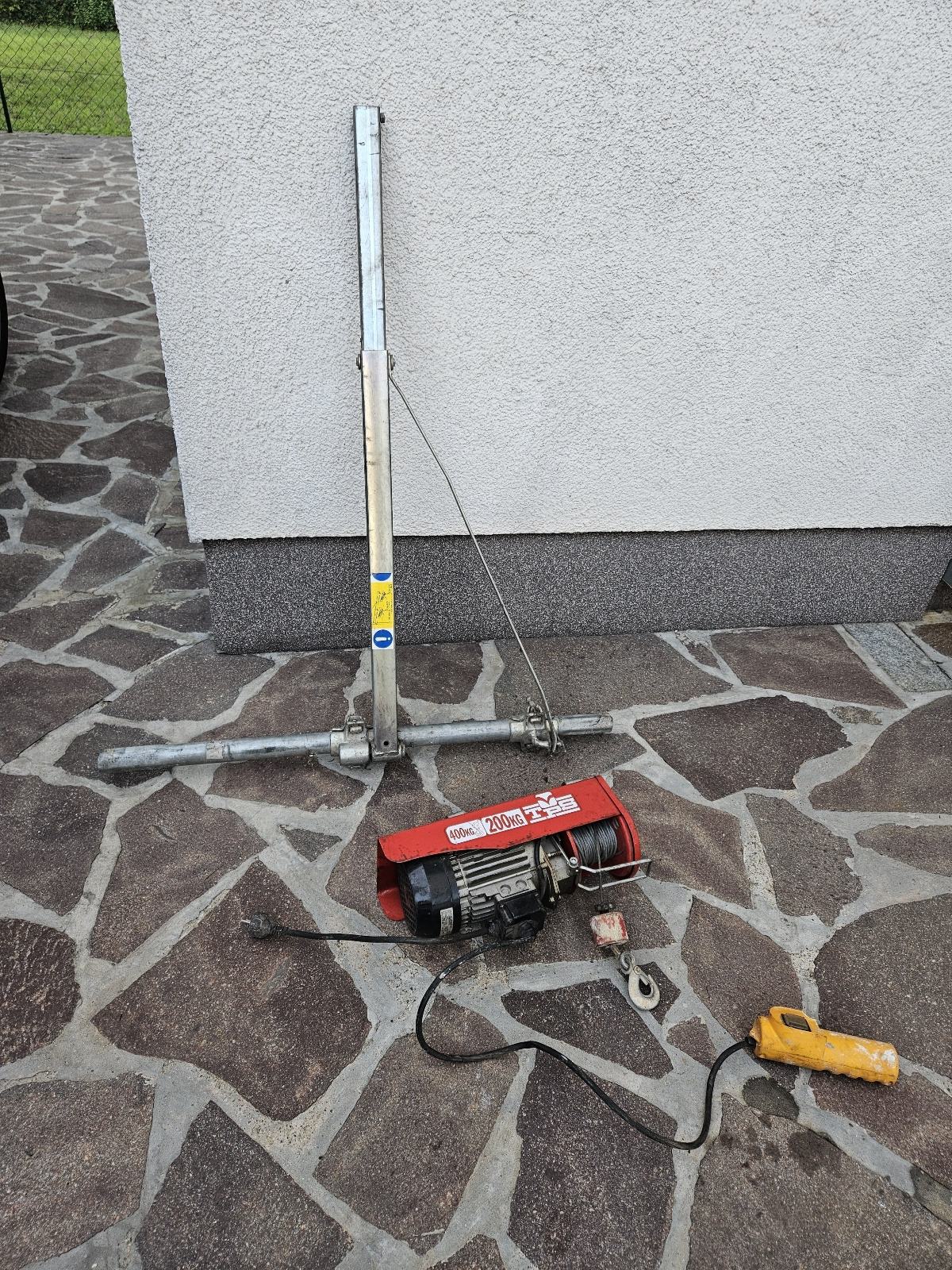 GRADEVINSKA DIZALICA 400KG, PLUS ELEMENT ZA SKELU