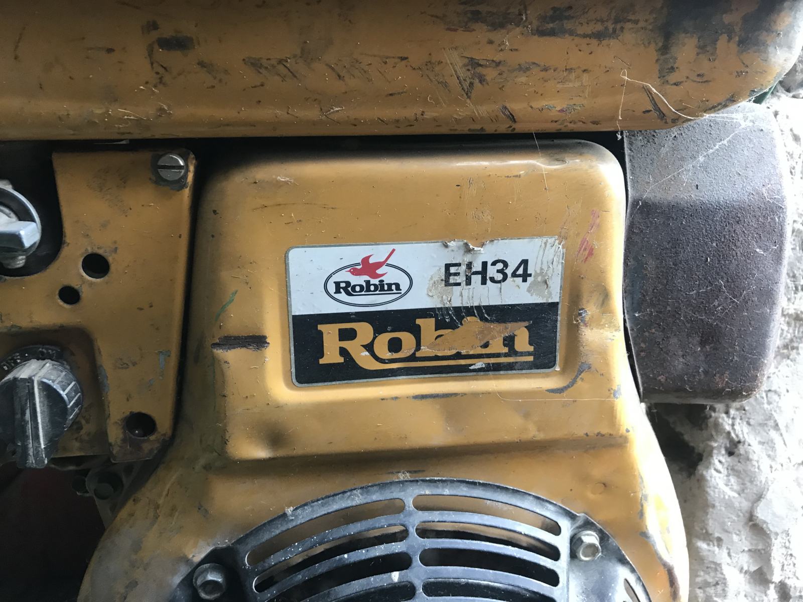 Stroj za rezanje betona Robin EH34