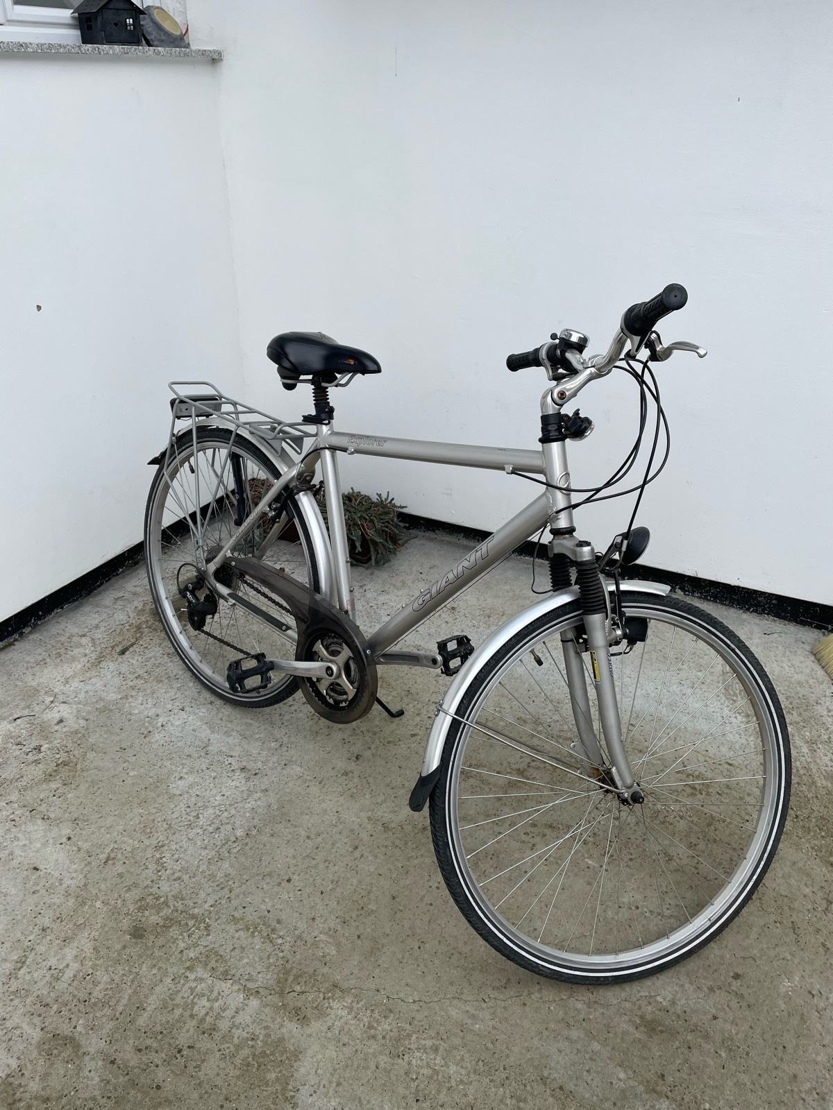 Giant explorer city bike