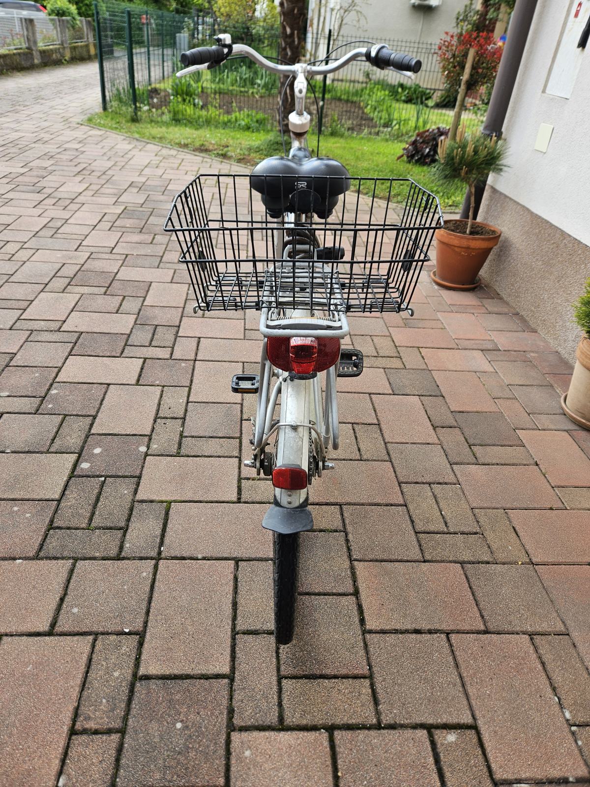 Njemački gradski bicikl Cyco s košarom