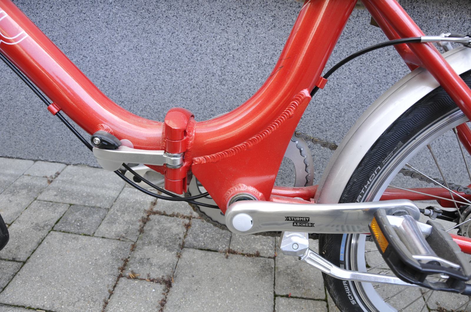 PONI BICIKL CVENI NOVI 2 AUTO. BRZINE. PREKLOVIT ZA U AUTO STAVIT.