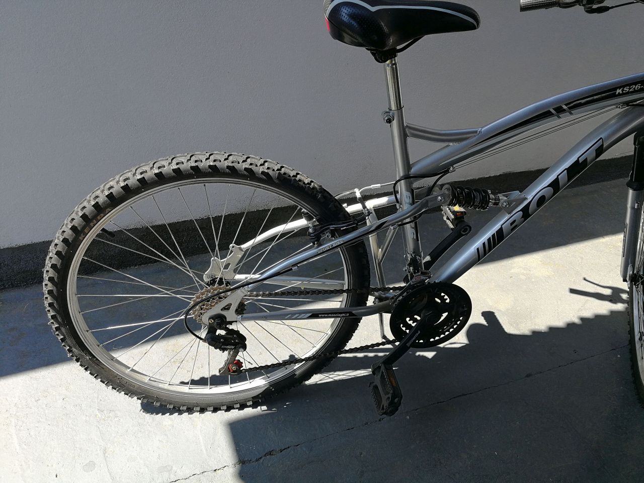 Prodaje se bicikl Bolt 26inc