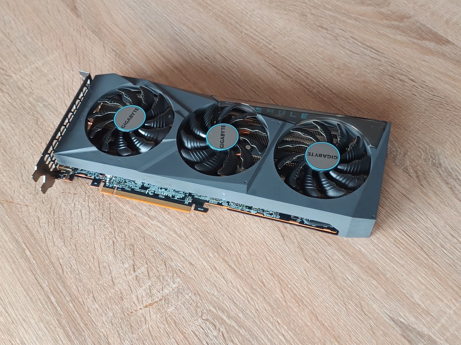 AMD RADEON GIGABYTE RX 6700 XT EAGLE