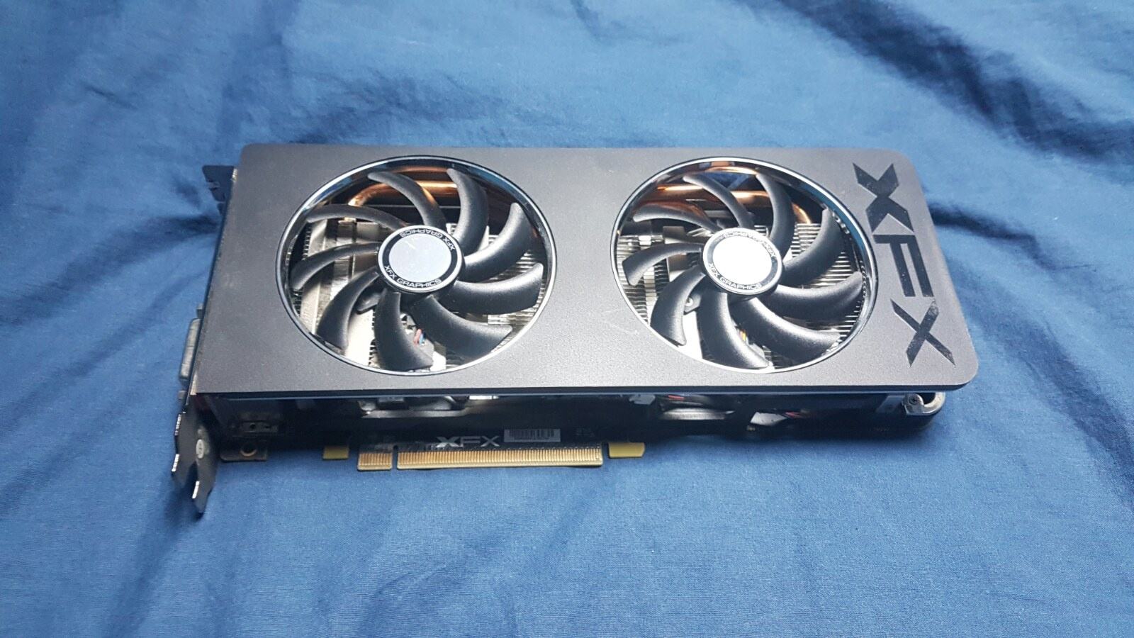 AMD RADEON R9 270X 2GB