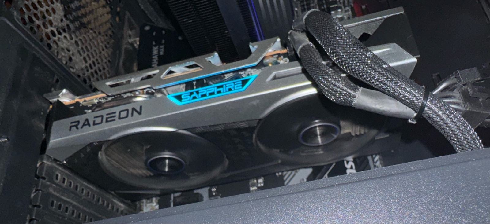 AMD RX 6600XT 8GB - Sapphire Nitro+