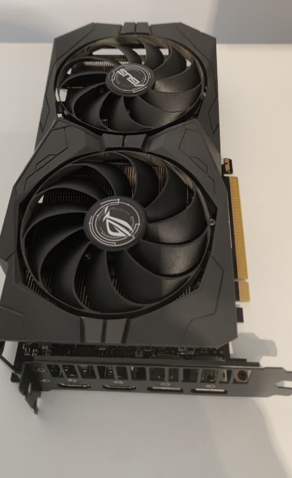 Geforce GTX 1660 Super 6GB, Asus ROG Strix, odlično očuvana, očišćena
