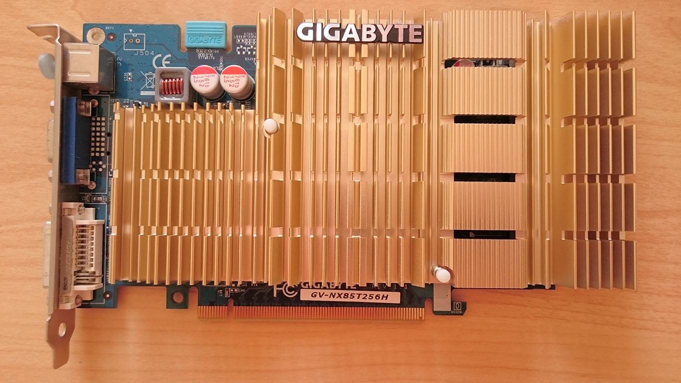Gigabyte GeForce 8500 GT SILENT + AMD Athlon 64 X2 4400+