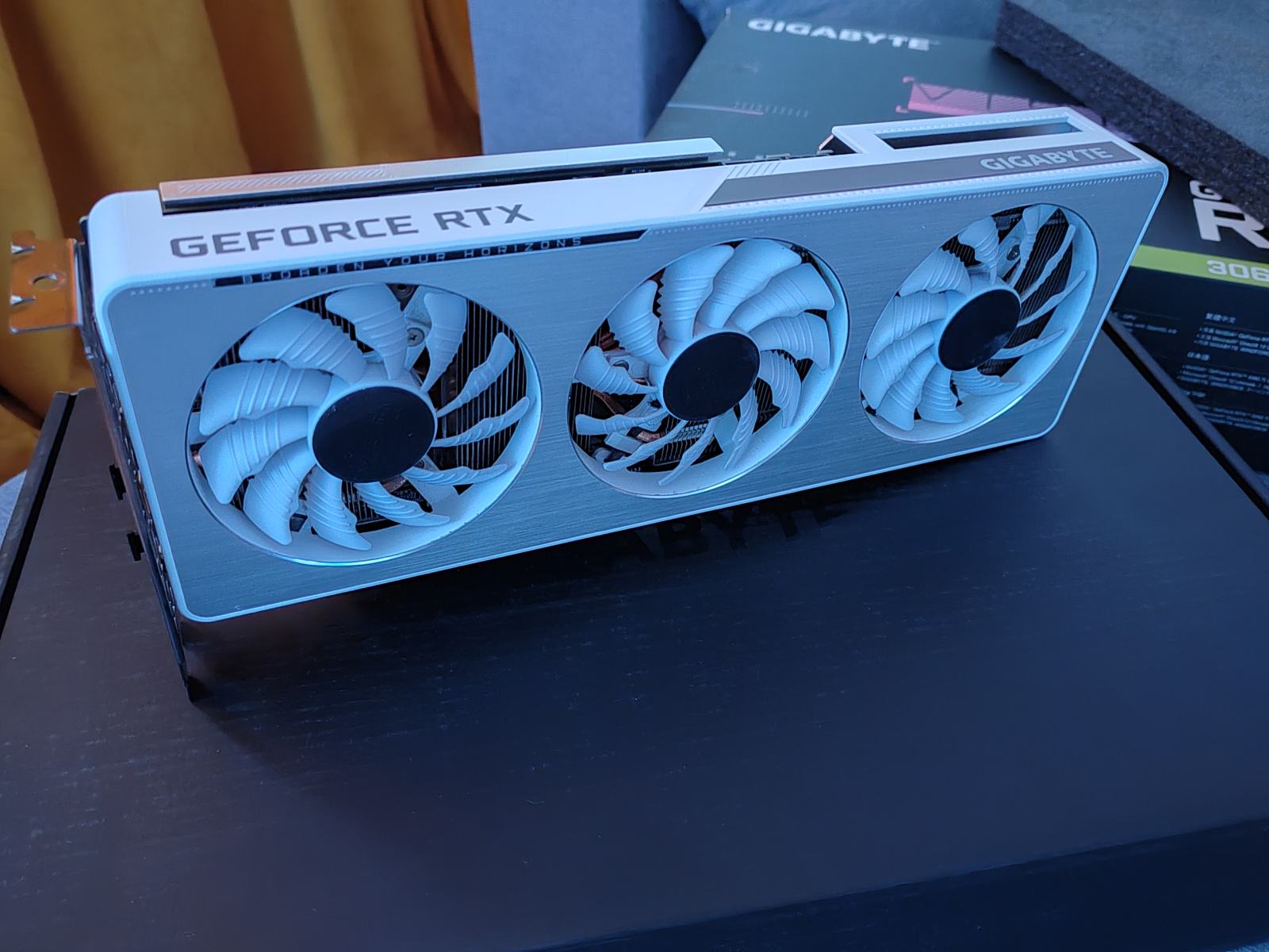 GIGABYTE VISION RTX 3060TI WHITE