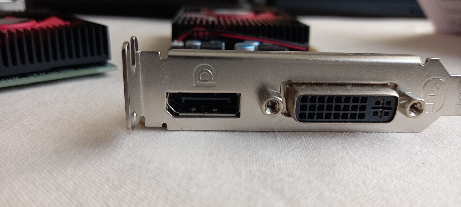 Grafička kartica AMD Radeon 1Gb low profile