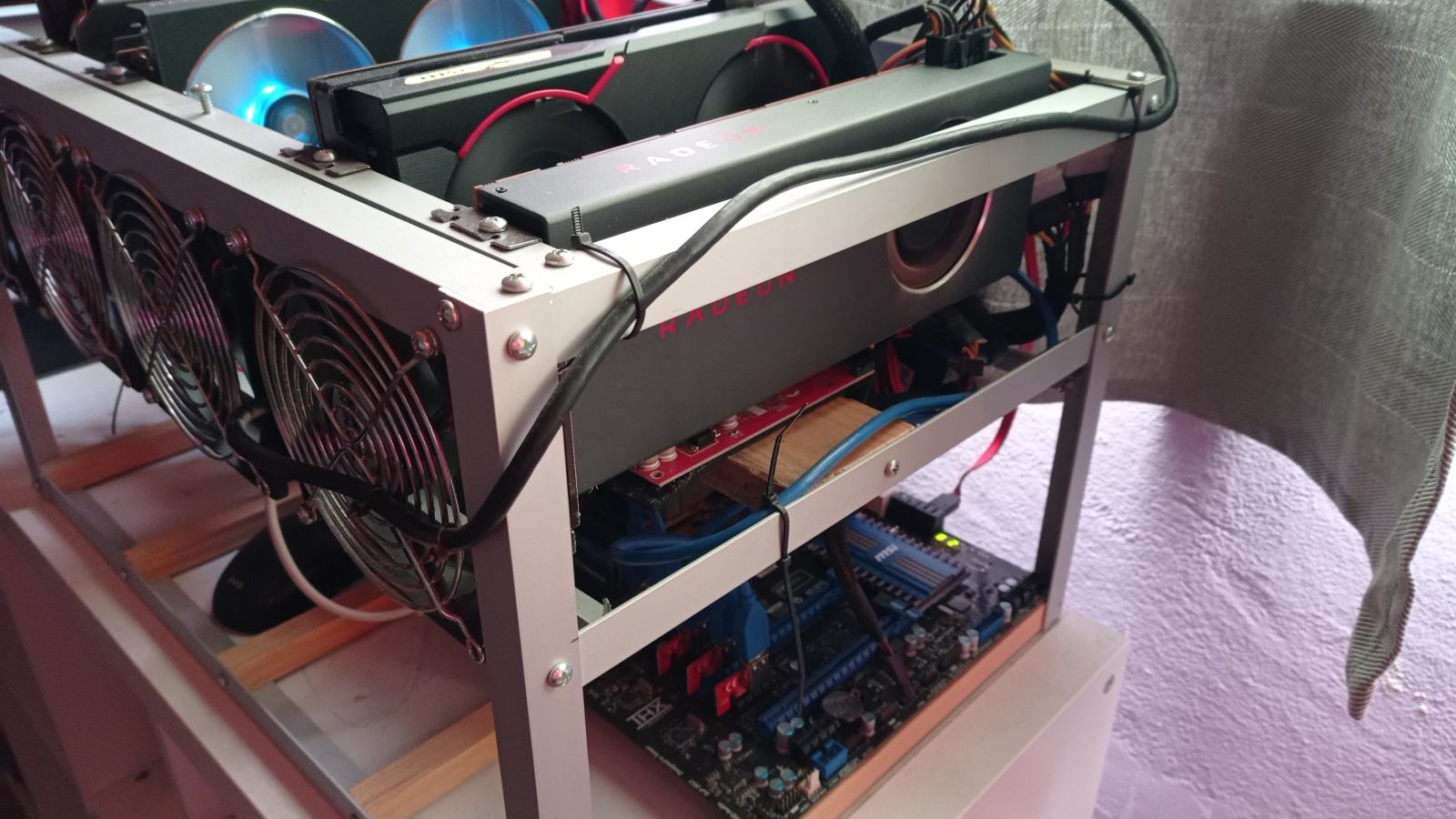 Mining rig 2x rx6600xt, 1x rx5700, 1x5500 8gb-jamstvo