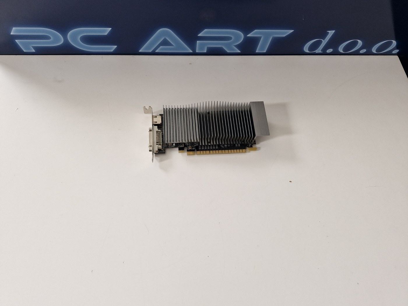 Point Of View GeForce GT 520 1GB, LP LOW PROFILE PCI-E, HDMI, DVI- R1
