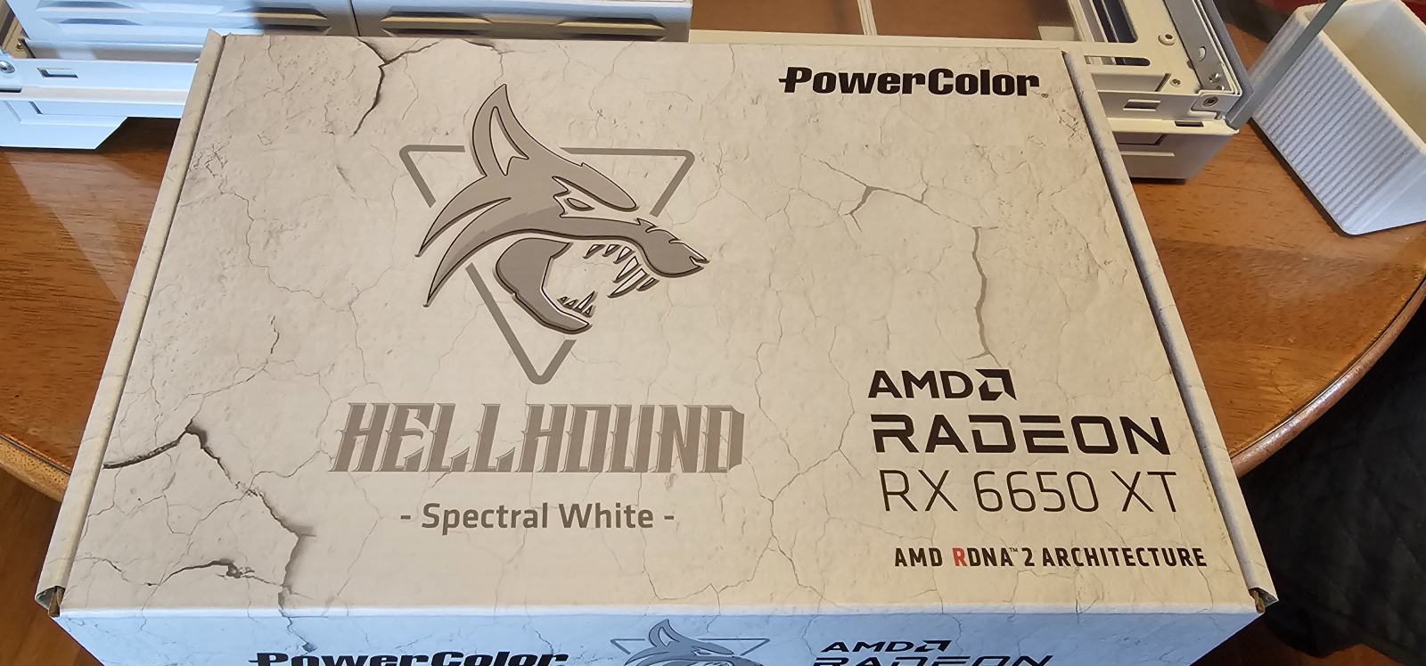 Powercolor Hellhound Spectral White RX 6650 XT