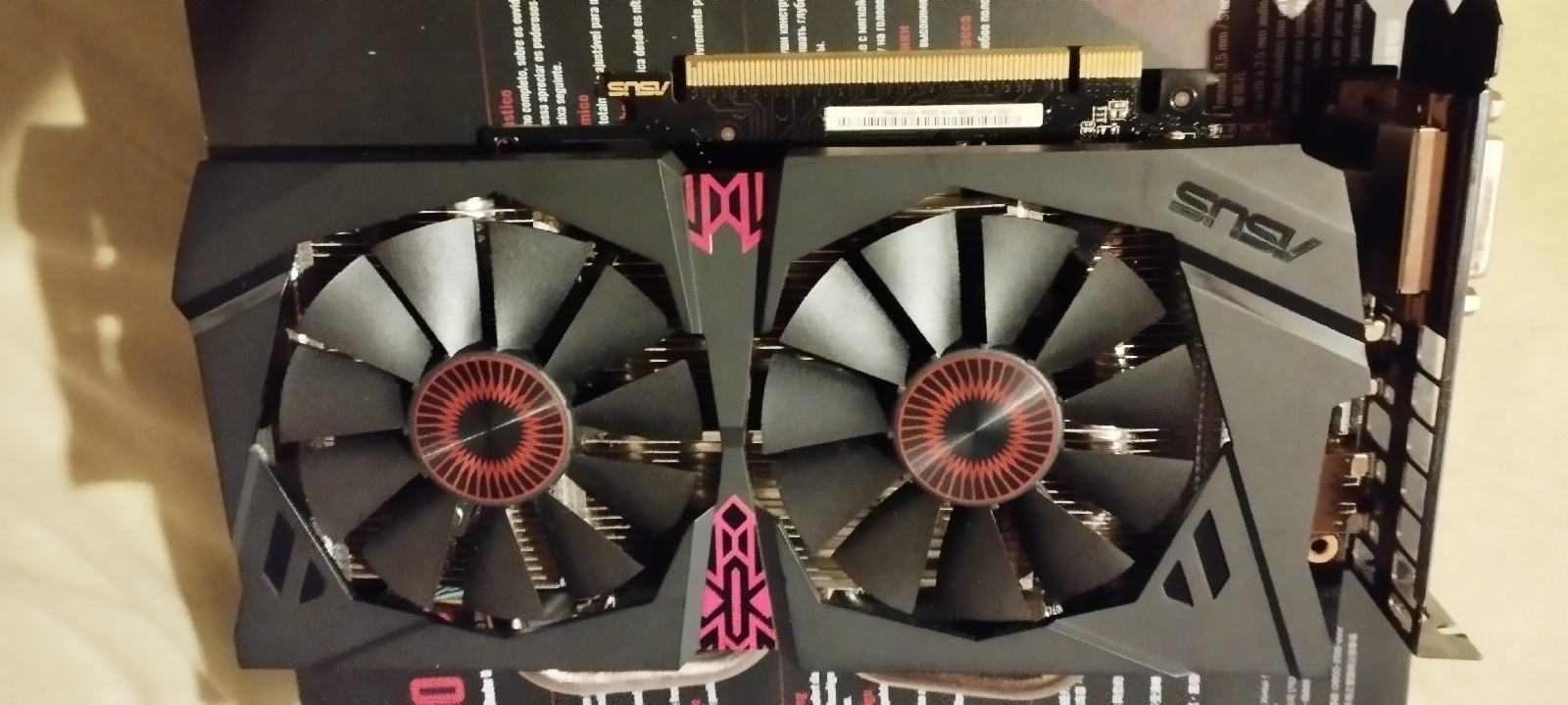Prodaje se grafička kartica Asus Strix r7 370 4GB