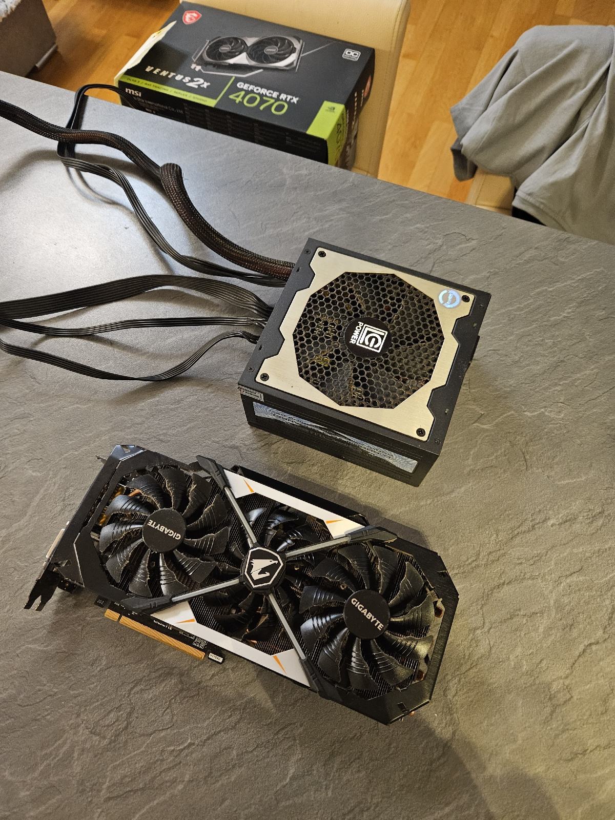 PSU 850W + Aorus GeForce GTX 1080 GPU