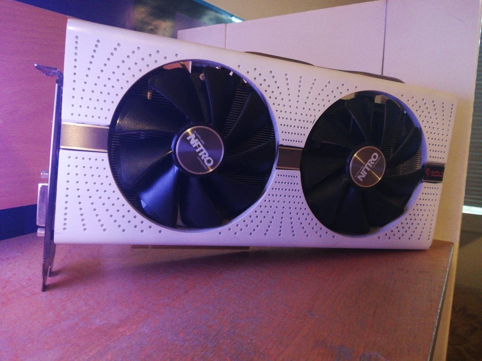 Sapphire nitro + rx 570 oc 4gb graficka kartica