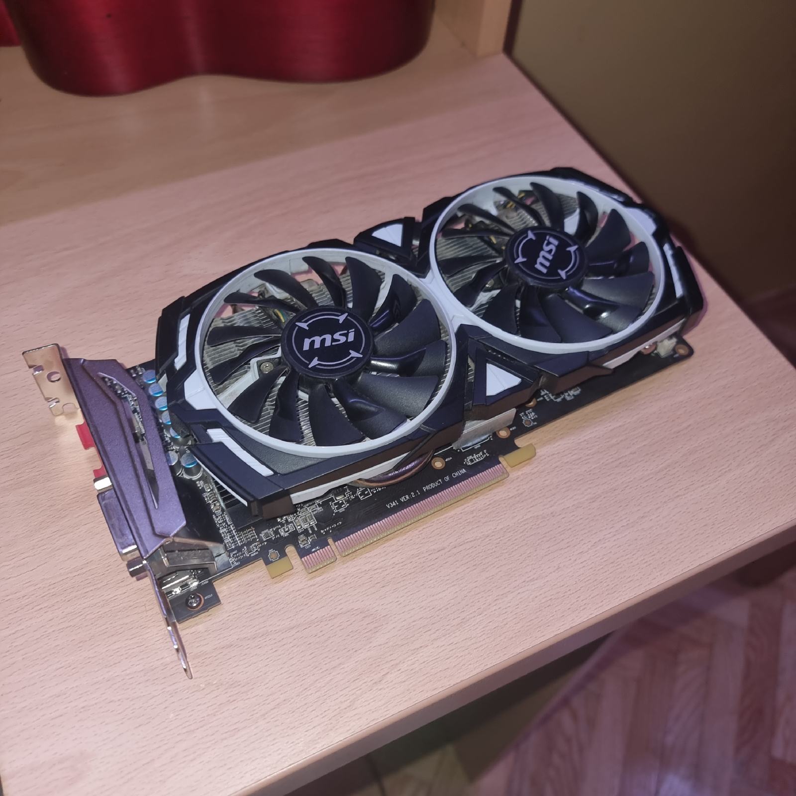 VGA MSI Radeon RX 570 Armor OC 8GB GDDR5