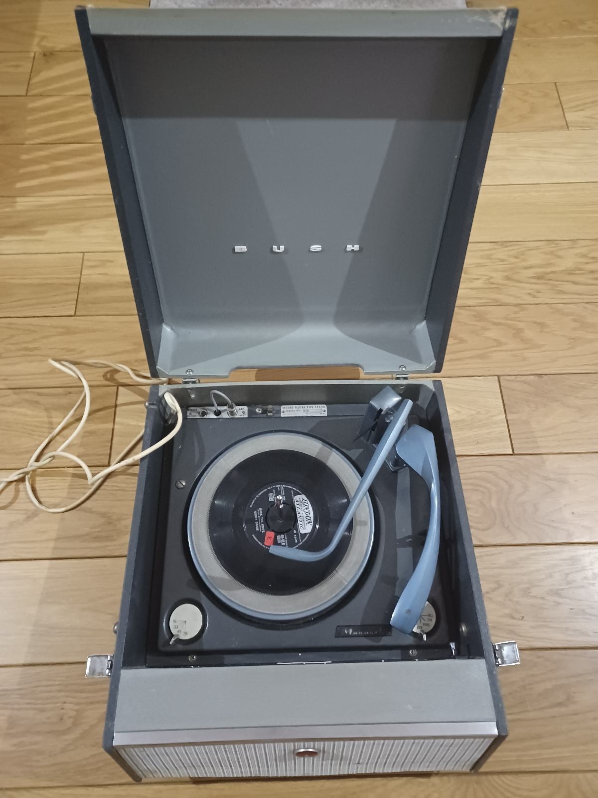 GRAMOFON - BUSH SRP 31 D