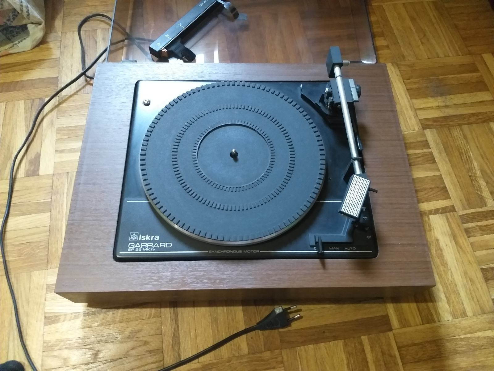 Gramofon Iskra Gerard