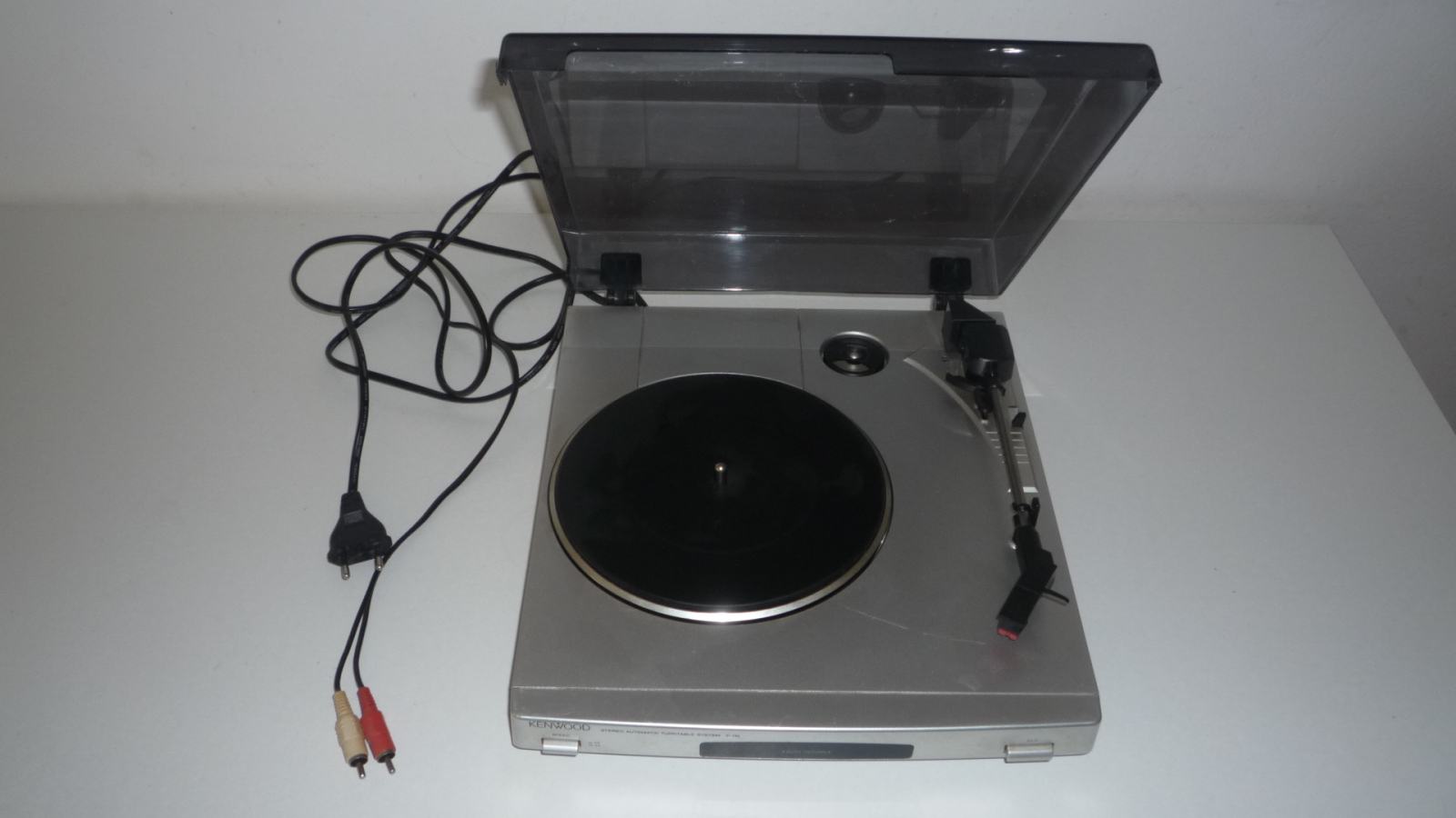gramofon KENWOOD -KAO NOV ,godinu dana star