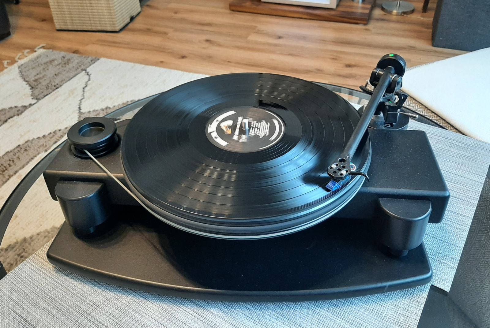 Gramofon Nottingham Analogue Horizon – vrhunski analogni zvuk