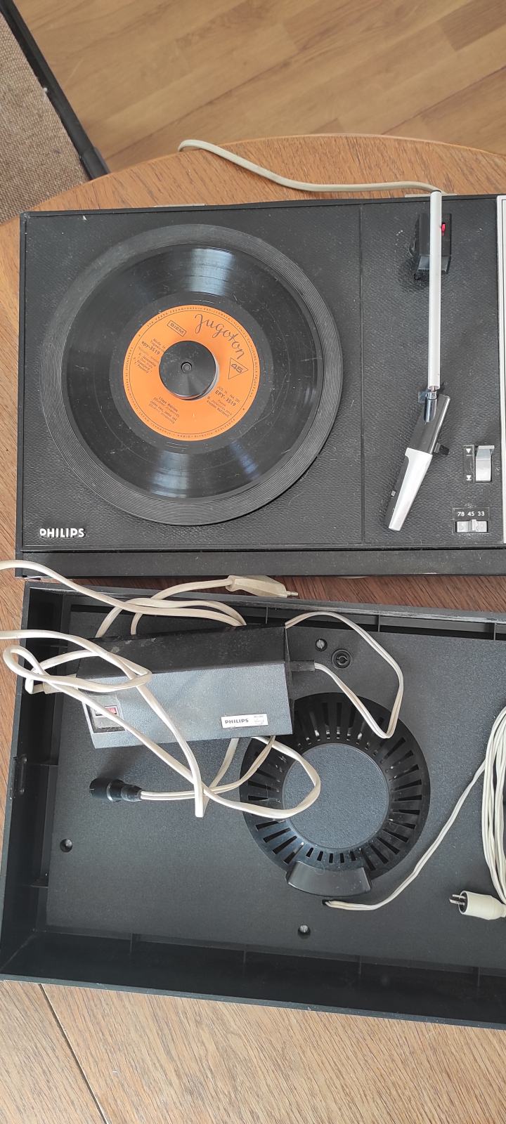 Gramofon Philips 504