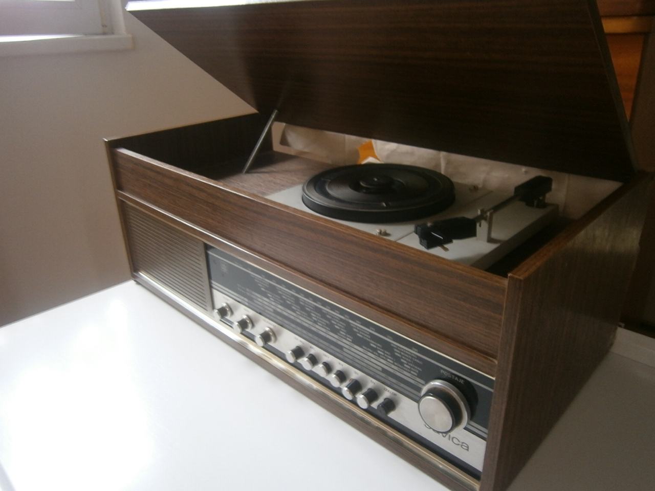 Gramofon i radio Savica