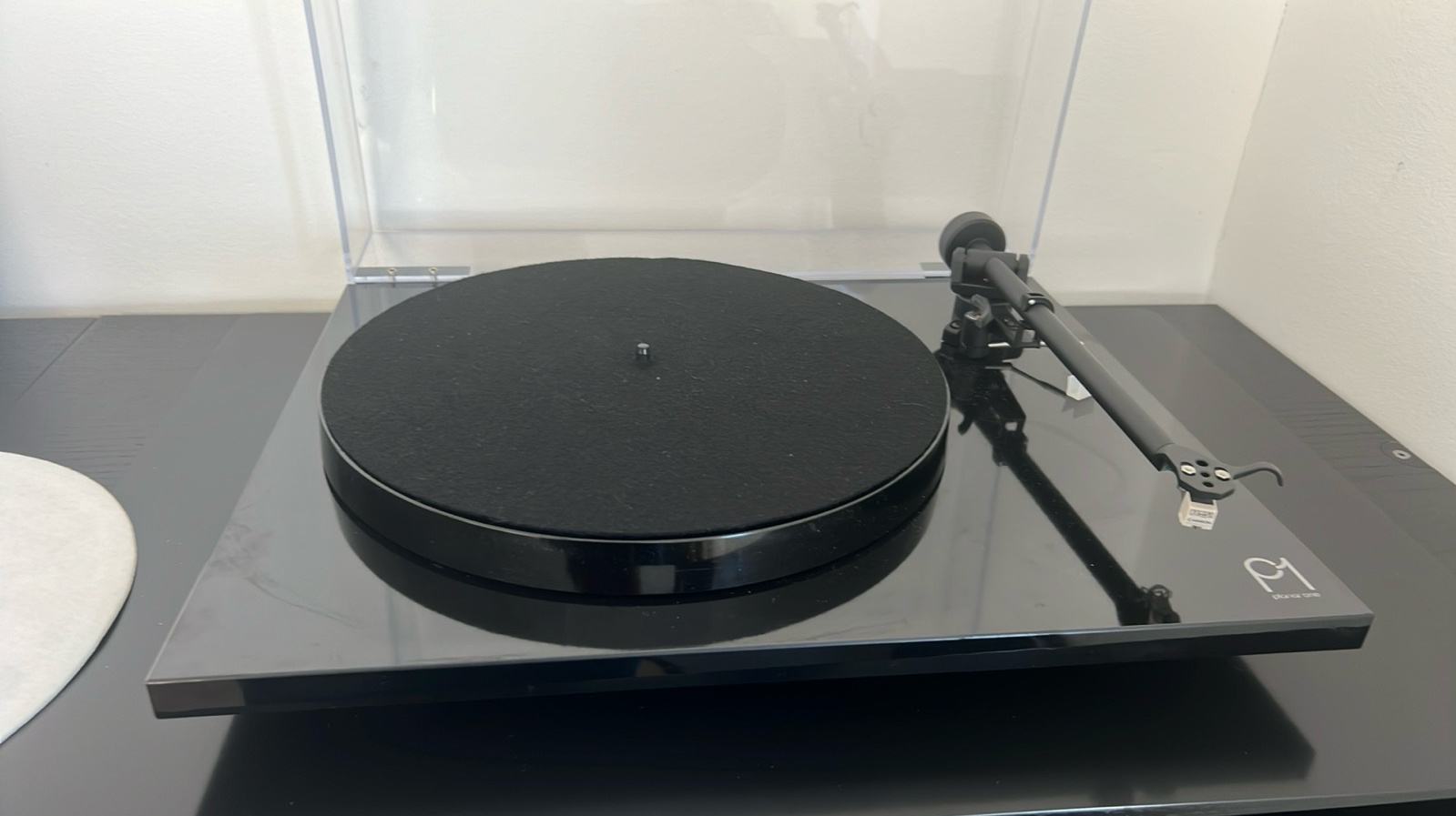 Gramofon Rega P1