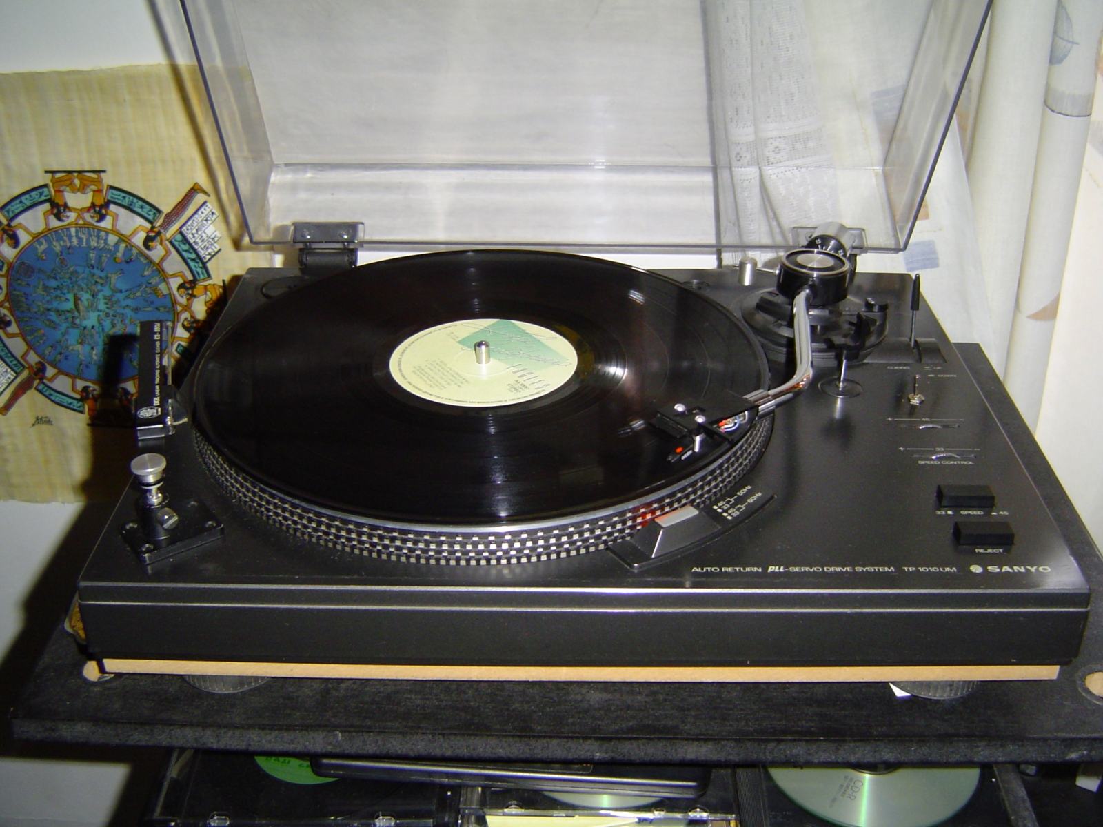 Gramofon Sanyo TP1010