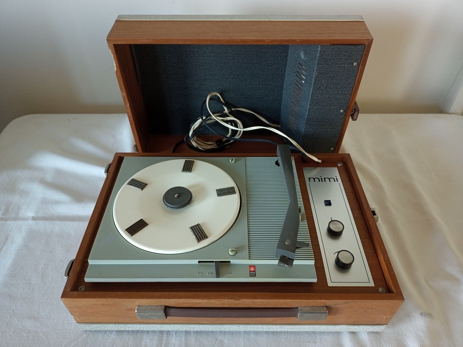Iskra Mimi, kompletan gramofon, potreban popravak