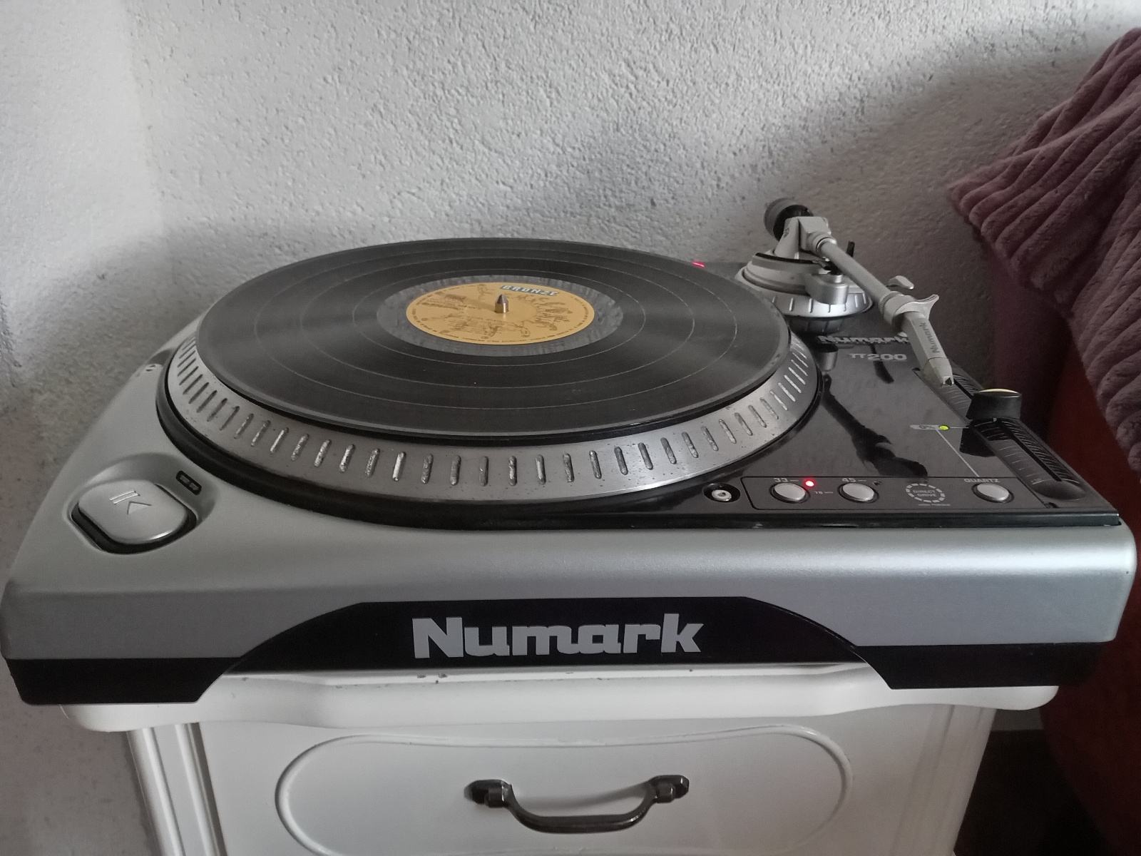 NUMARK TT 200 PROFESIONAL TURNTABLE